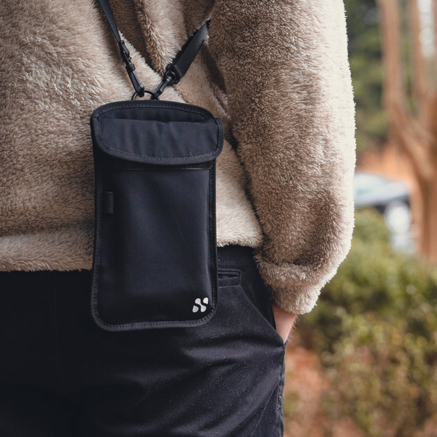 SafeSleeve Privacy Pouch | Faraday Cage | Blocks GPS, RFID, WiFi | Fits ...