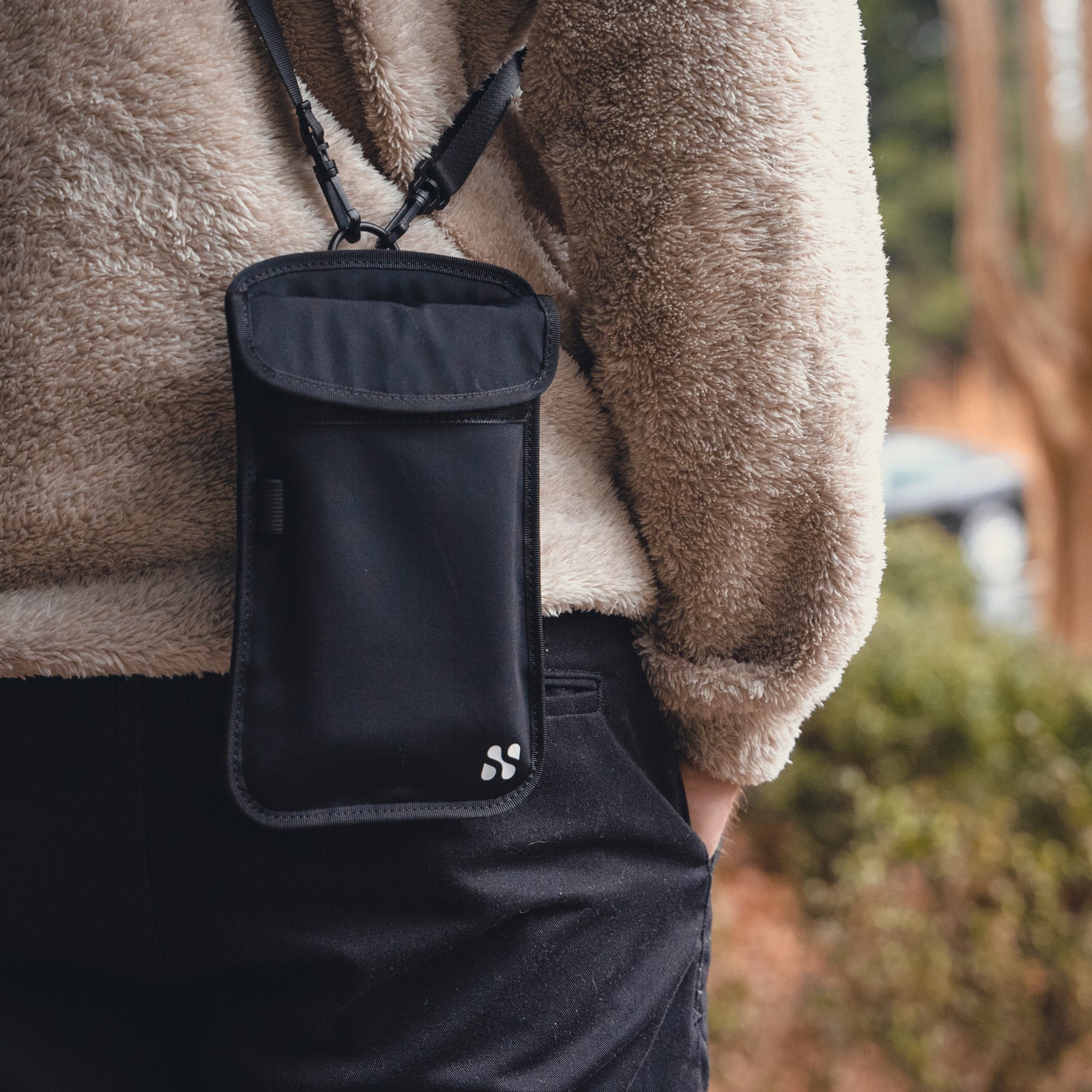 SafeSleeve Privacy Pouch | Faraday Cage | Blocks GPS, RFID, WiFi | Fits ...